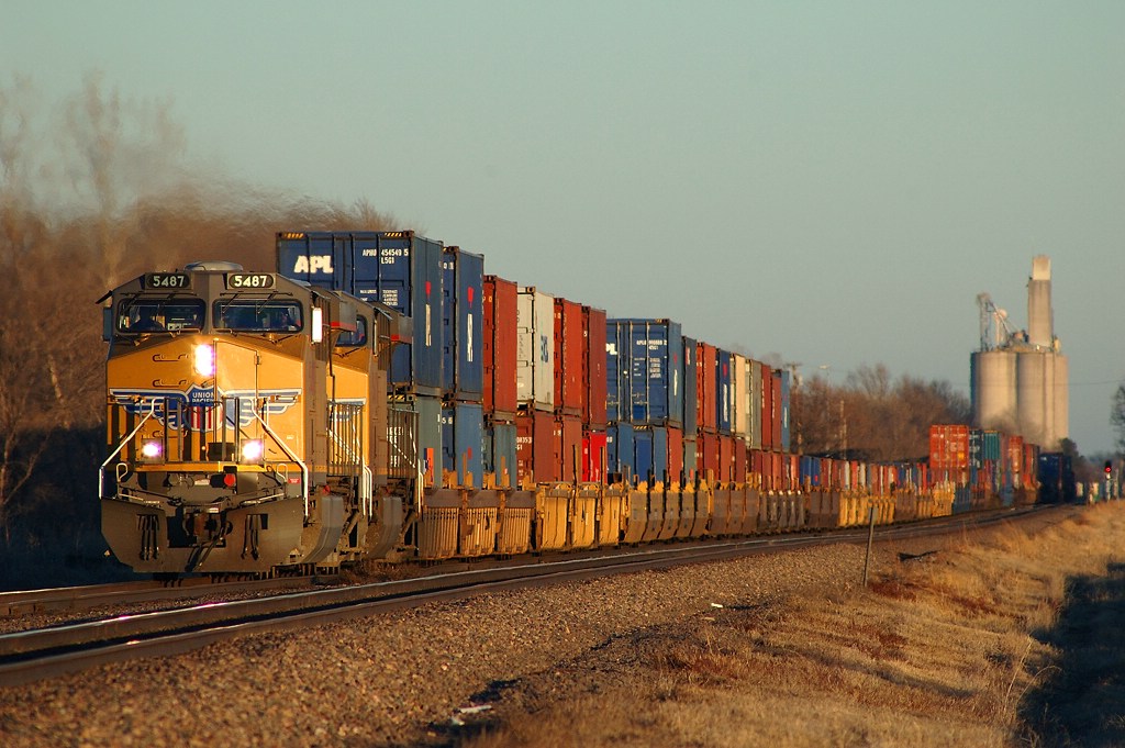 UP 5487, GEVO C45ACCTE, two GEVO's with a Westbound stack train